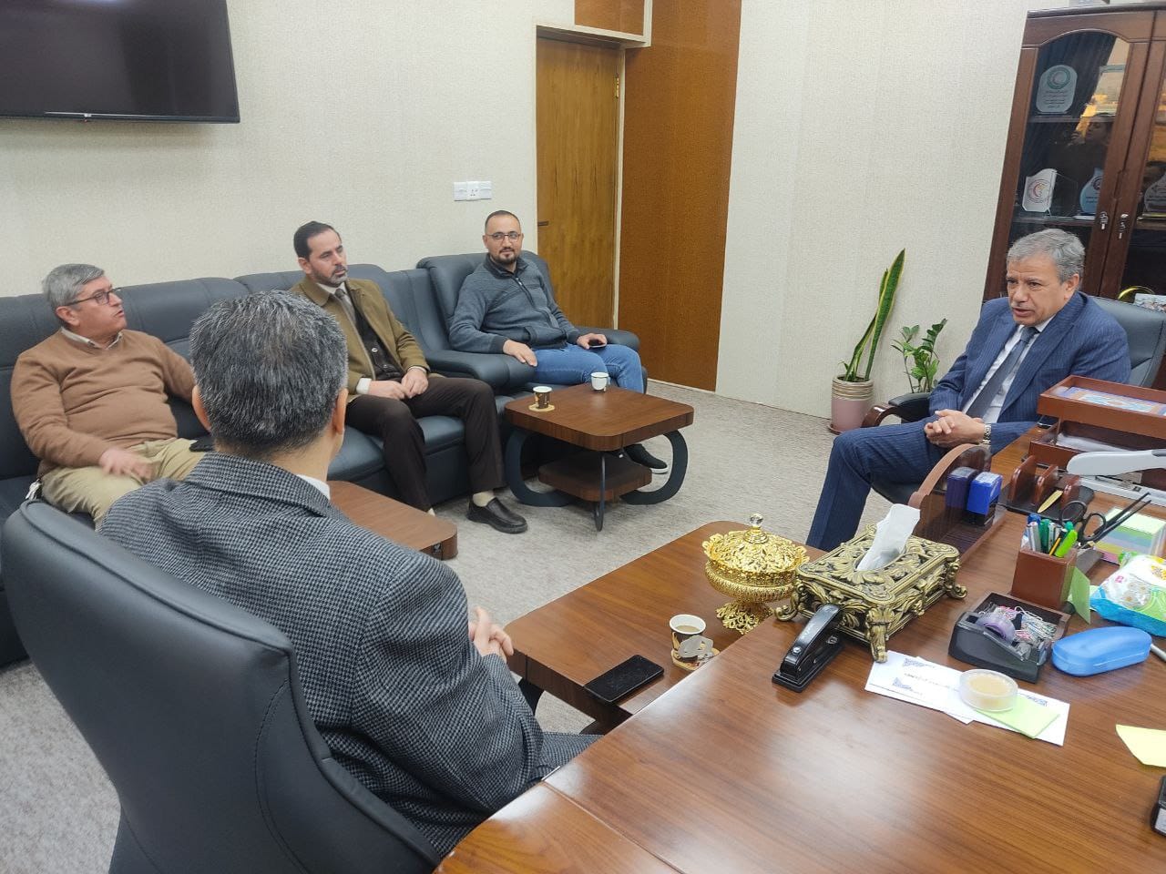The Dean of the College of Medicine received the official of the Iraqi ...